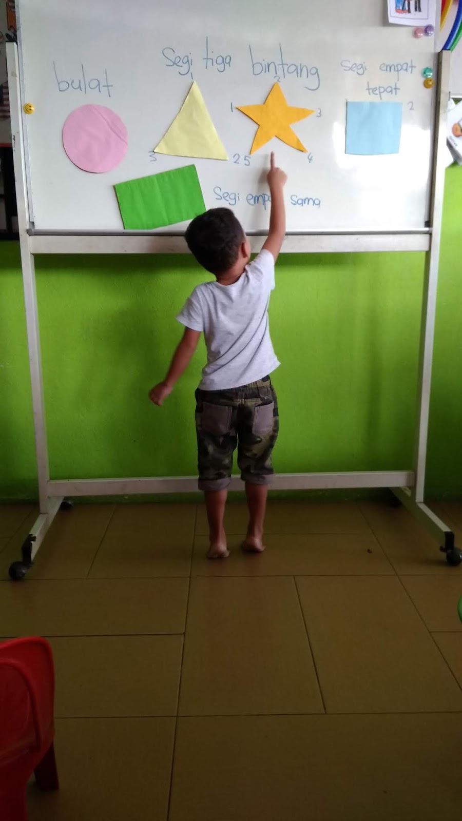 Taska Ummi Ida: Aktiviti 4 Tahun : Aktiviti Mengenal Bentuk