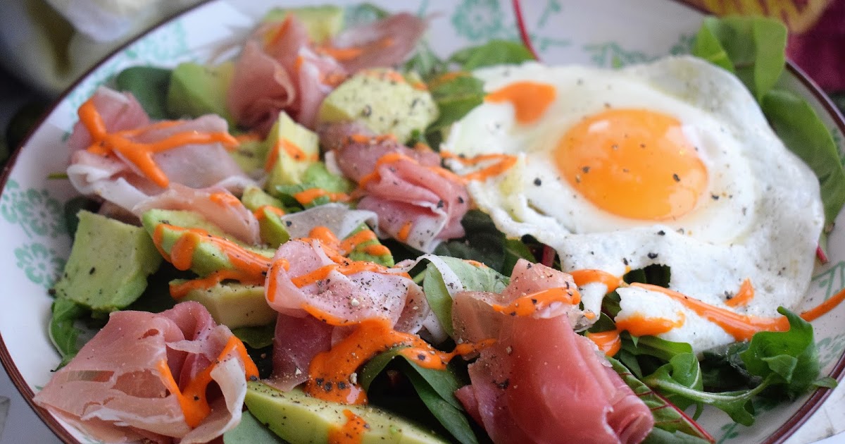 Smaskelismaskens: Matig sallad med parmaskinka, avokado och stekt ägg