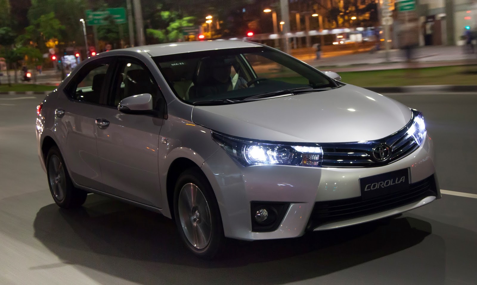Enfim, os detalhes oficiais do Toyota Corolla 2015