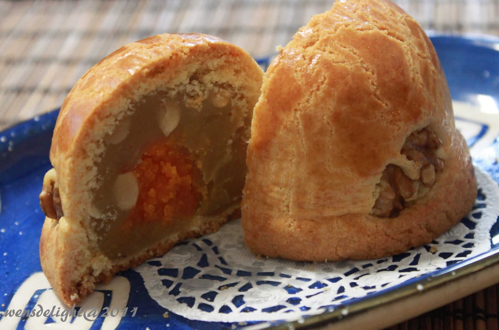 Wen's Delight: Shanghai Mooncakes