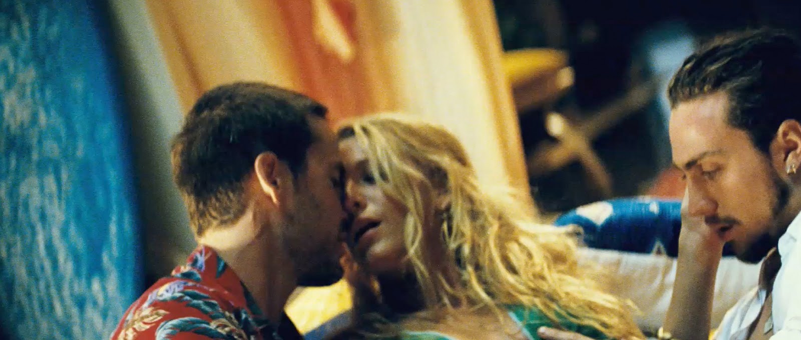 Movie Buff's Reviews: Savages movie review Movie Buff's Reviews: Savages movie review