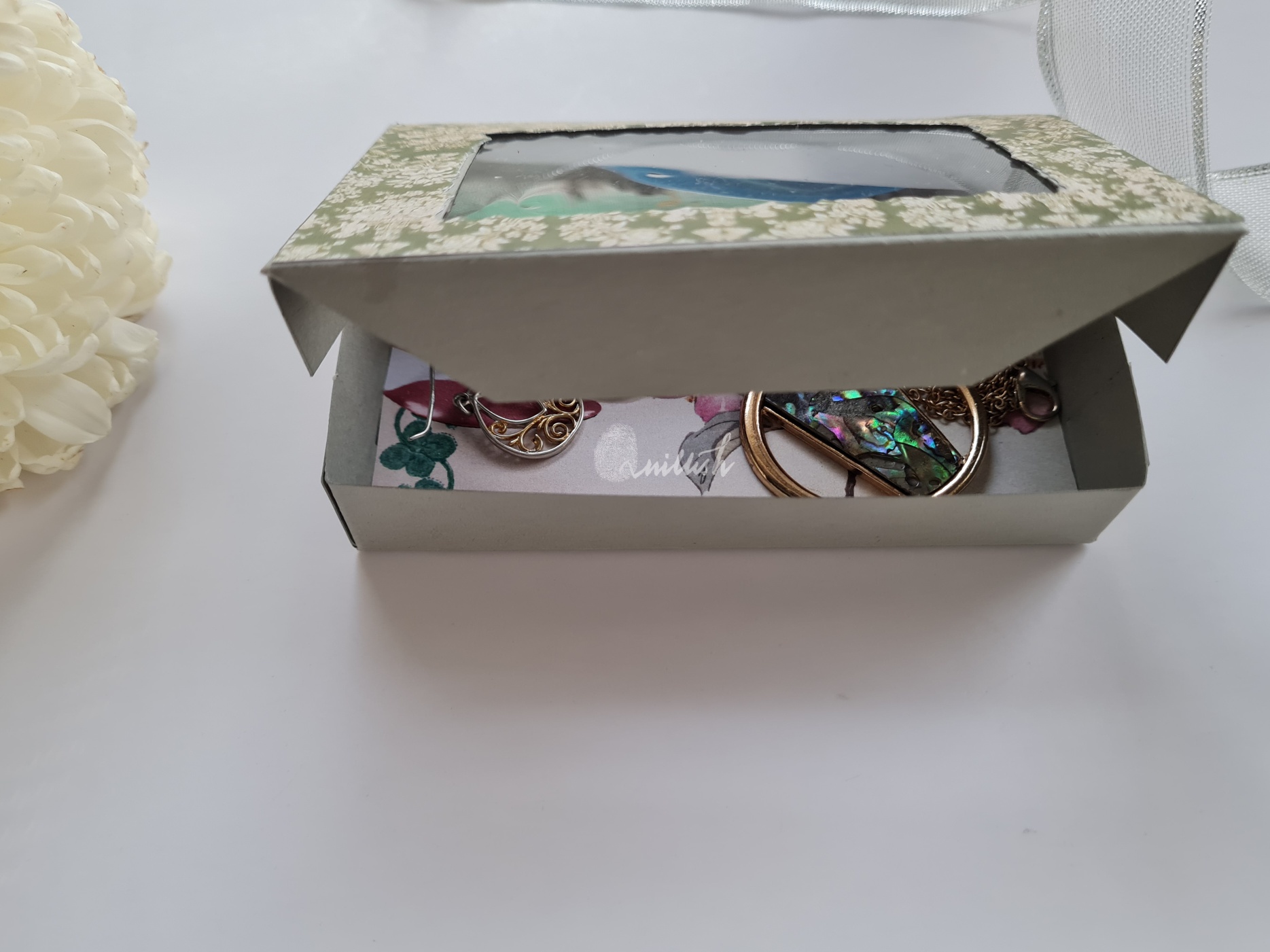 DIY Paper boxes - Video tutorial and Giveaway