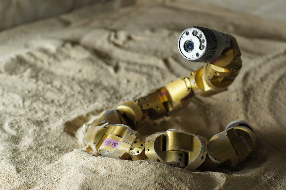 New Technology.: Snake Robots! Slithering Machines Could Aid Search-and ...