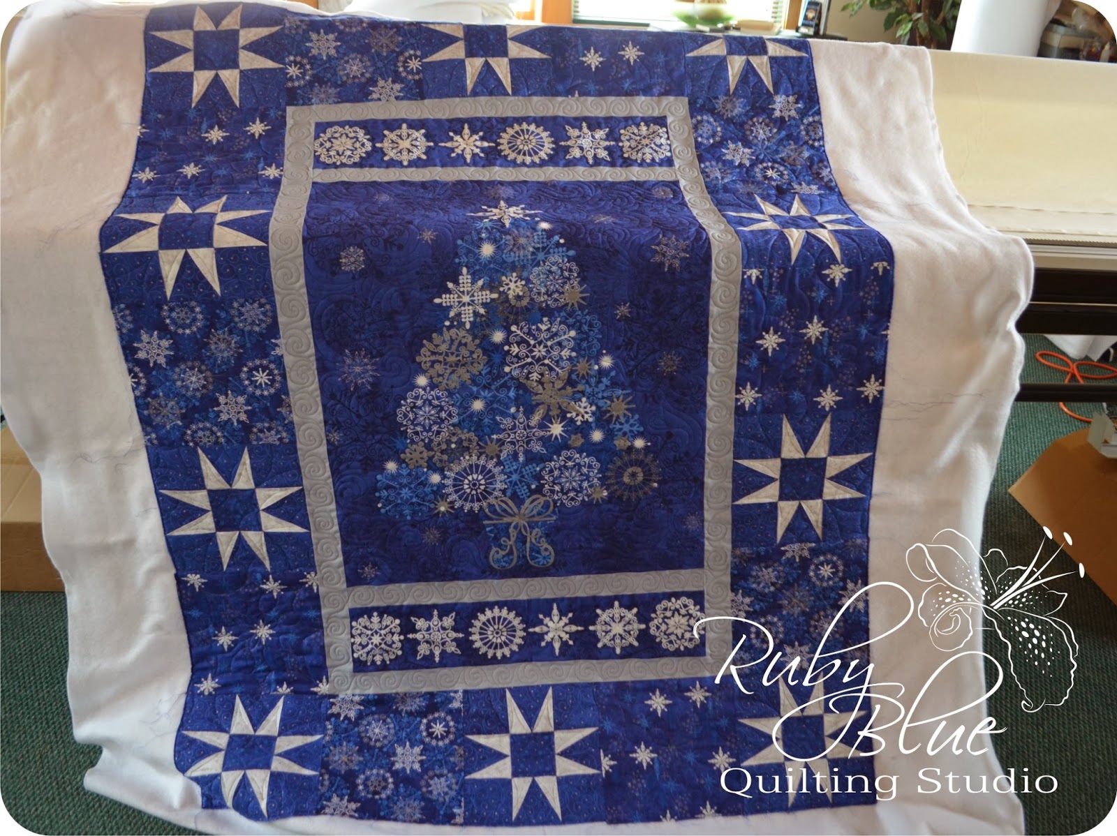 Ruby Blue Quilting Studio: Machine Quilting: Christmas Tree Panel