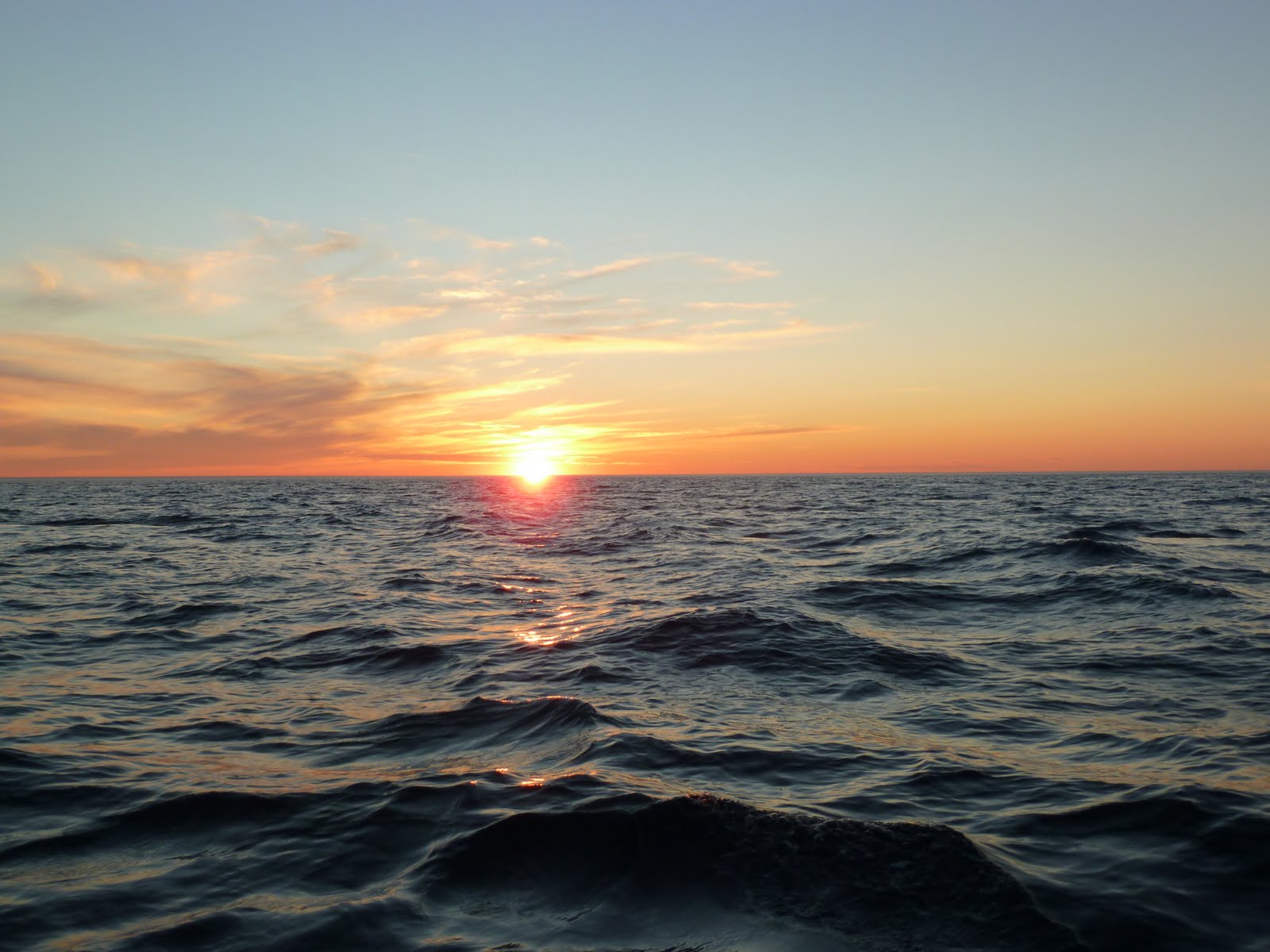 Sørøya gjestestue. Havfiske og jakt.: Sol nedgang.