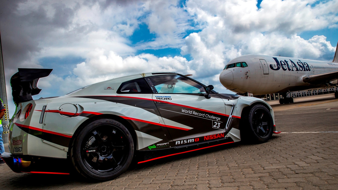Nissan GT-R Nismo Breaks World Record For Fastest Drift - 305 KM/H