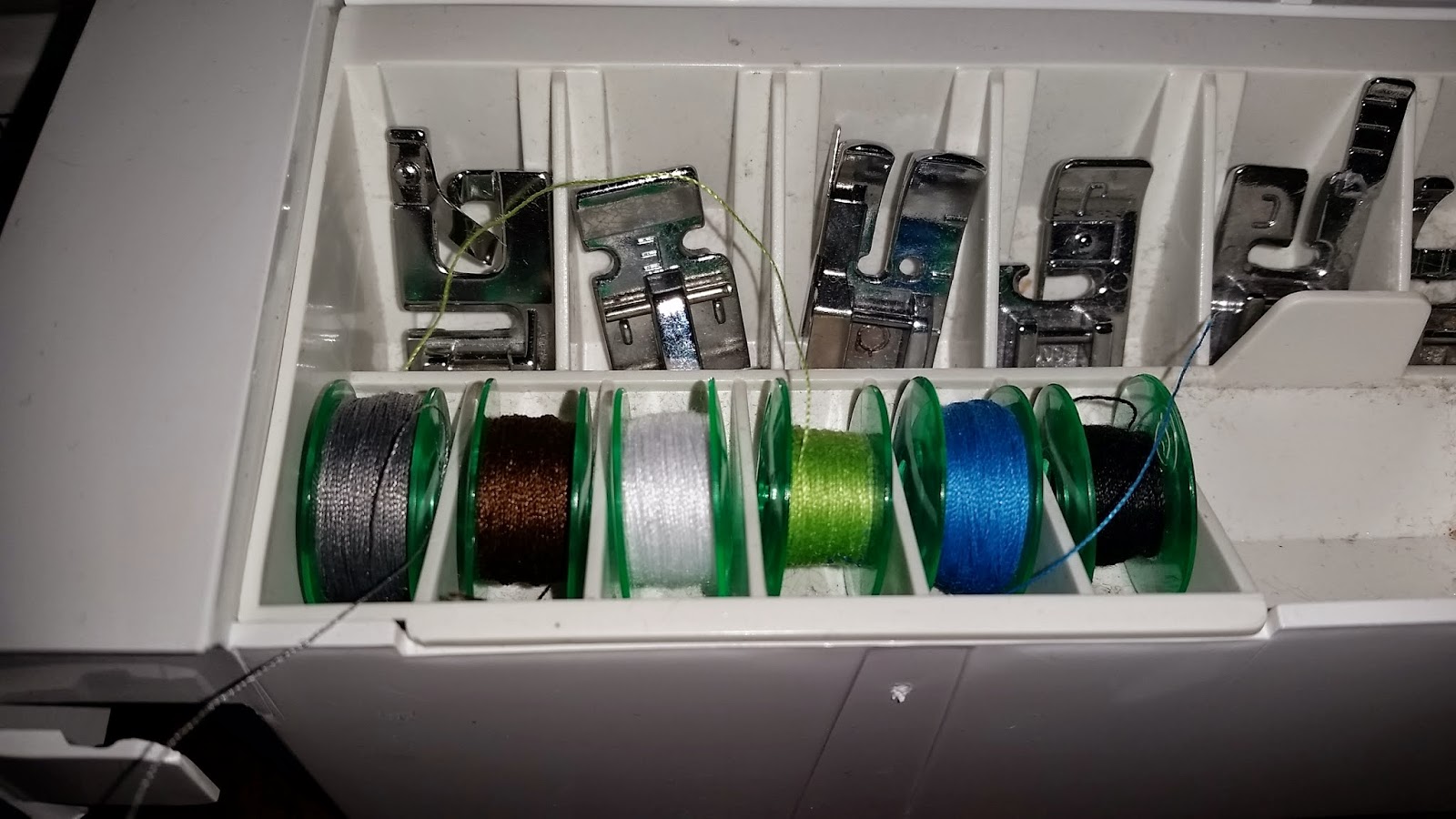 KayeLleHandmades: How to make a Bobbin Thread Cover