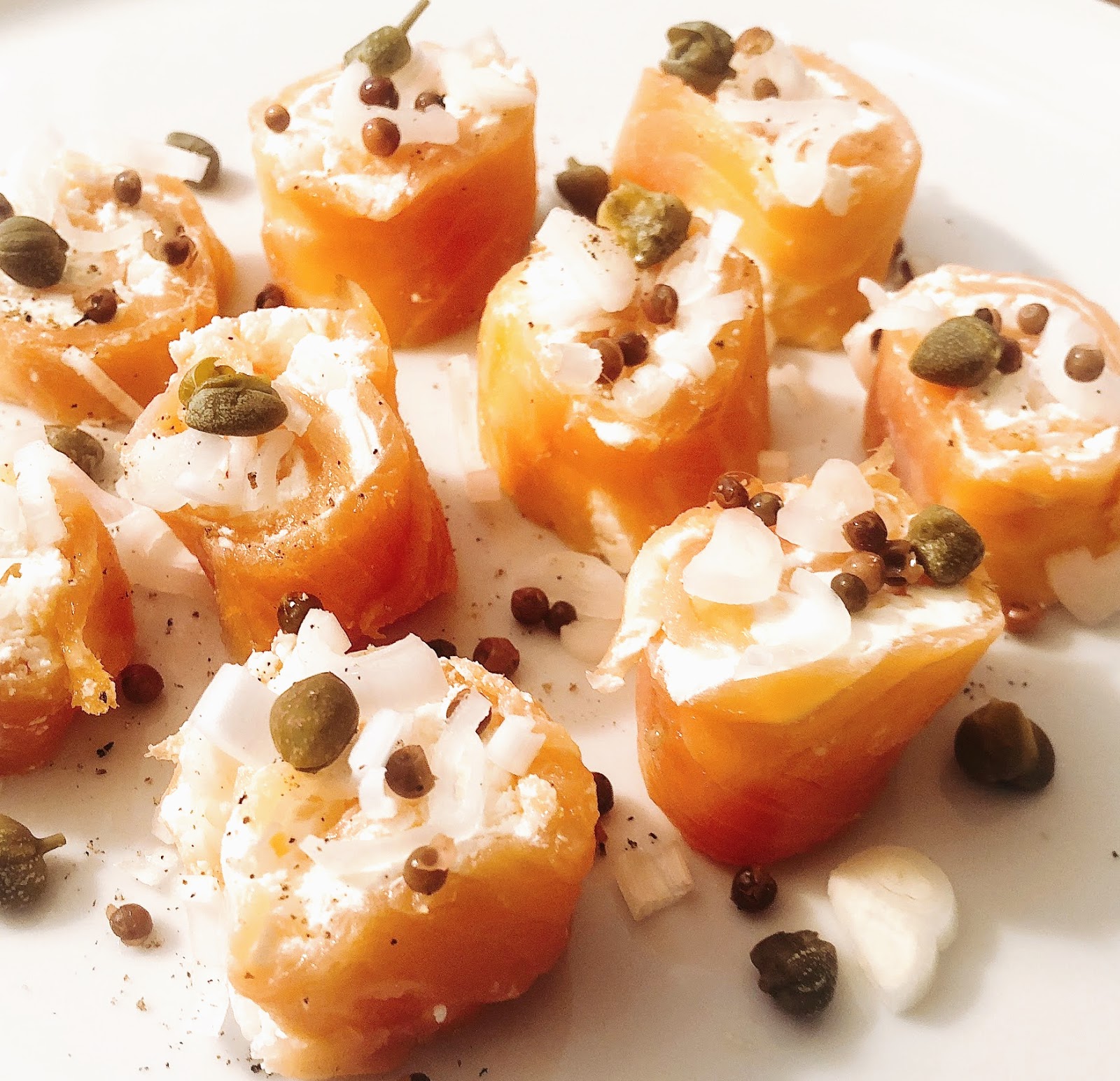 Manuela ai fornelli: Finger salmone affumicato e pepe rosa