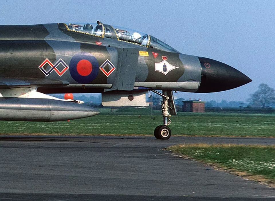 Jet & Prop by FalkeEins: British Phantoms - F-4 Phantom II in RAF & FAA ...