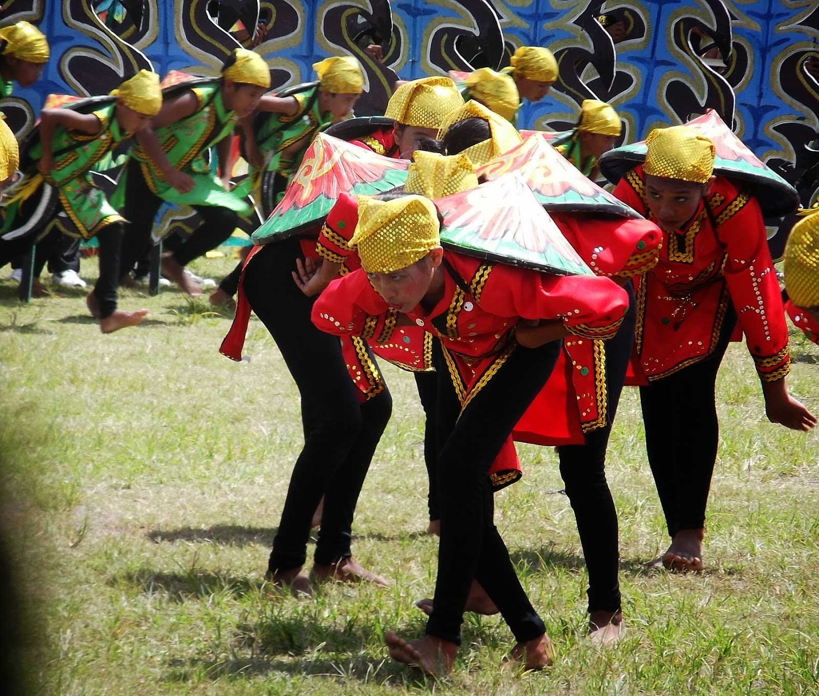 The Walking Tripod: Festival Photos: Talakudong Street Dancing and ...