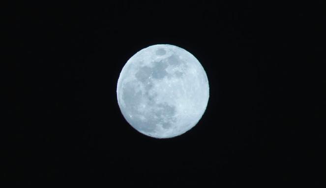 Pesona Keindahan Bulan Biru atau Blue Moon dari Pelosok Negeri ...