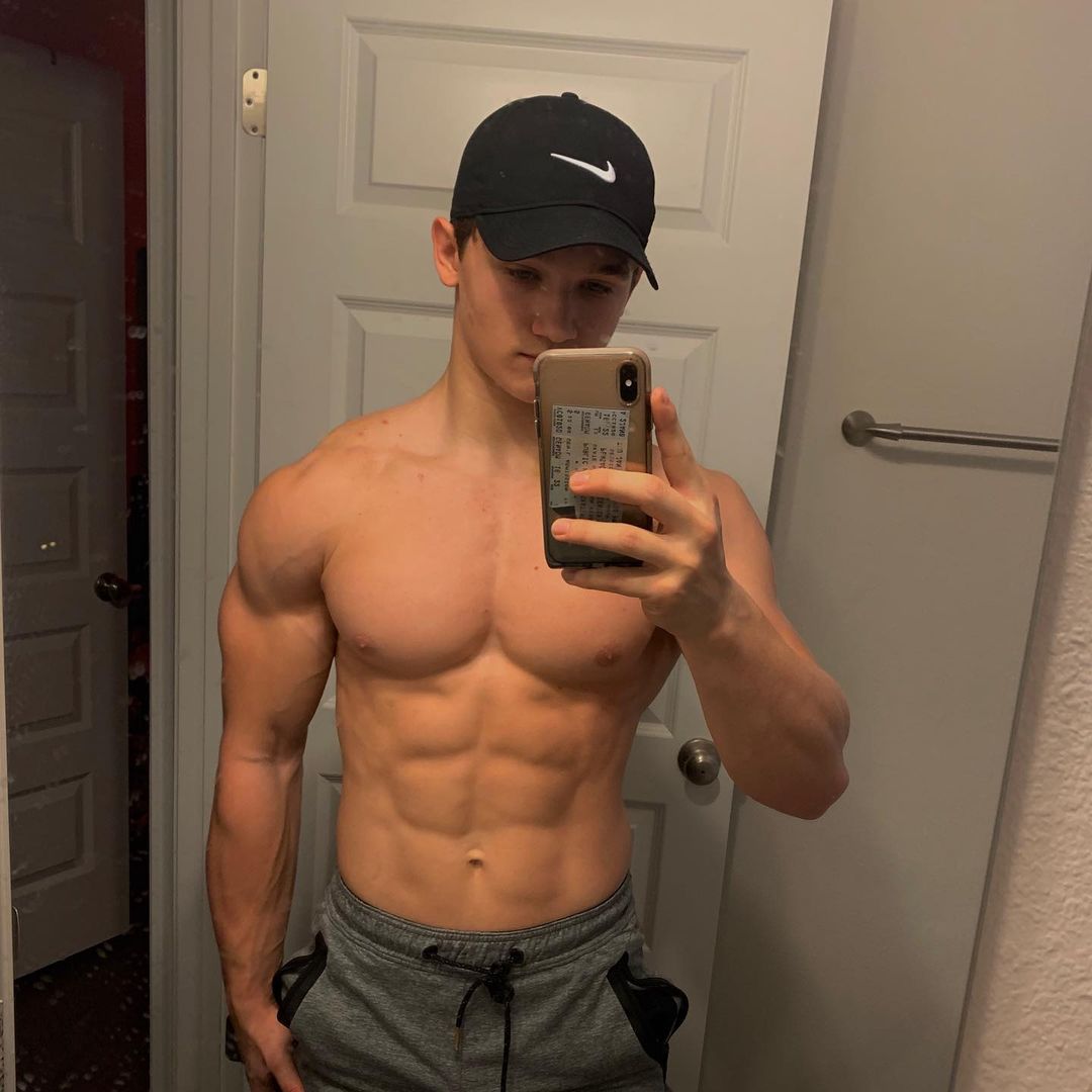 the beauty of male muscle: Kaden