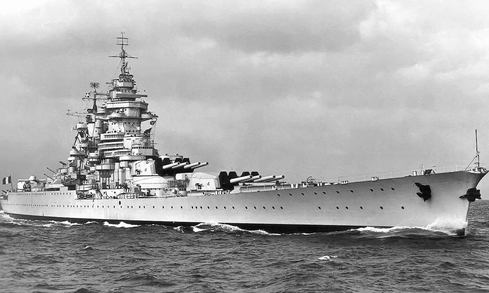 Coronel Von Rohaut: Super battleships 2º World War