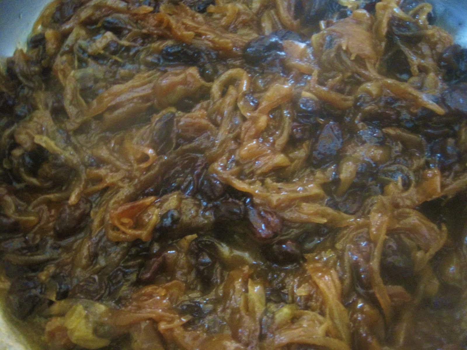 Tfaya Recipe or Caramelized Onions and Raisins / Recette de Tfaya ou ...