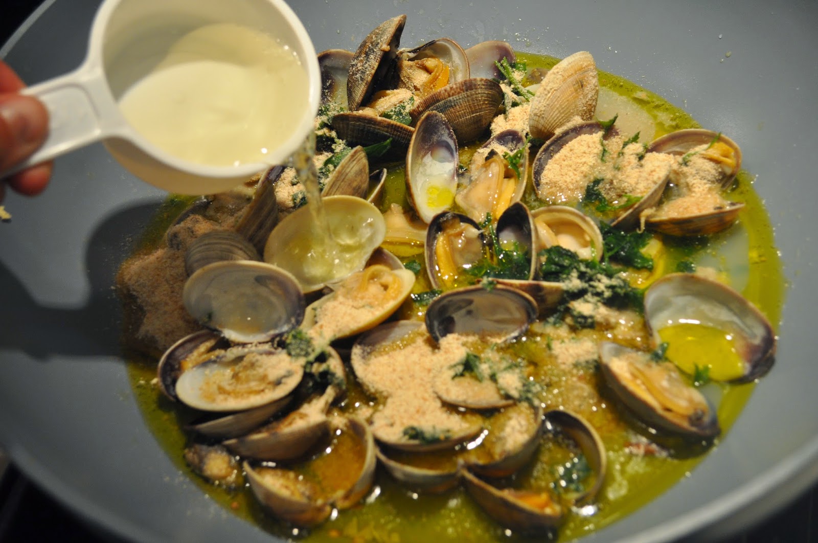 Cooking with Manuela: Classic Italian Spaghetti with Clam Sauce