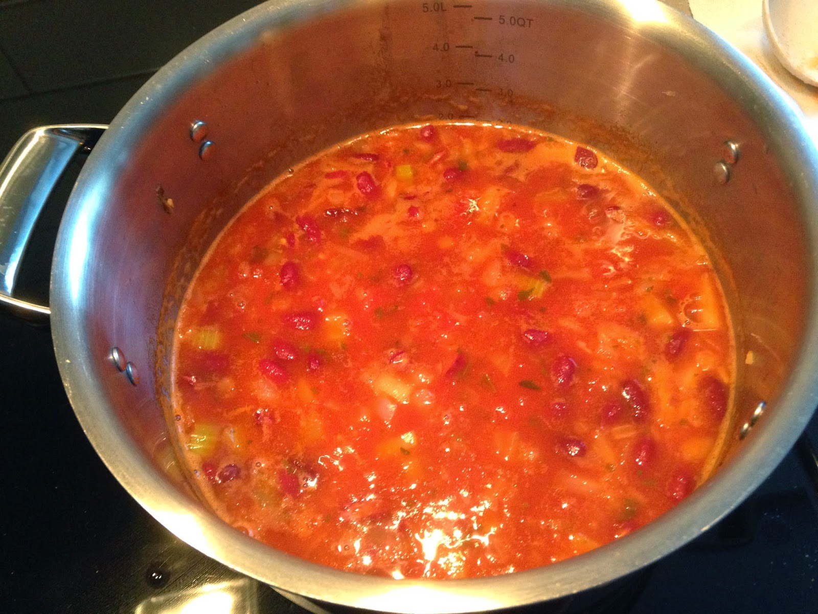 À porc égal: Soupe aux tomates et basilic, penne et haricots rouges