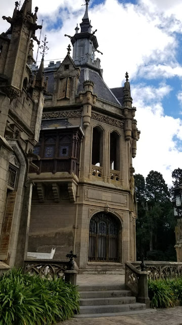 VIAJERO RODANTE: CASTILLO NAVEIRA, LUJÁN Un lugar de intriga y misterio.