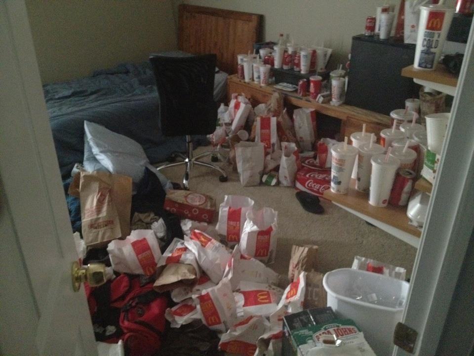 30 Photos Proving That Some Roommates are Sent From Hell - LOLSPOT
