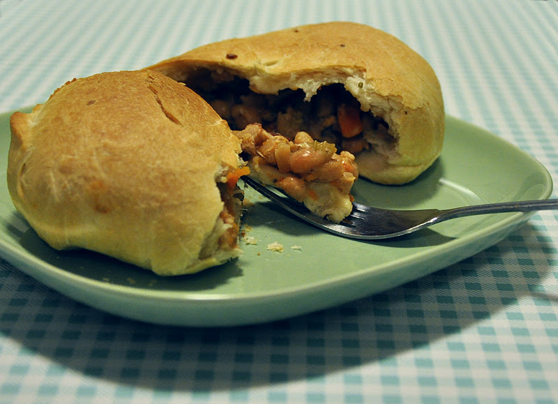 BethAnne on a Budget: Pork and Bean Pocket Bread