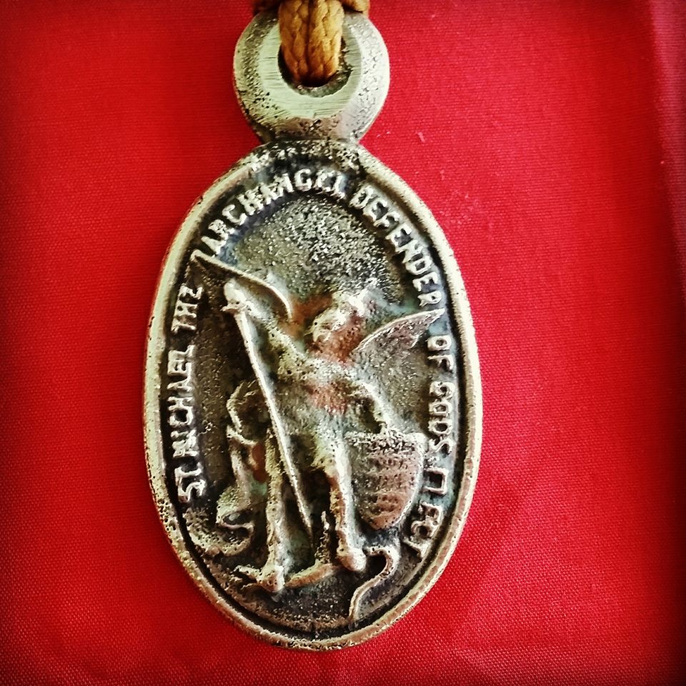 UNIVERSAL AMULETS : MAGICAL, MARVELOUS, AND MIRACULOUS MEDALLIONS