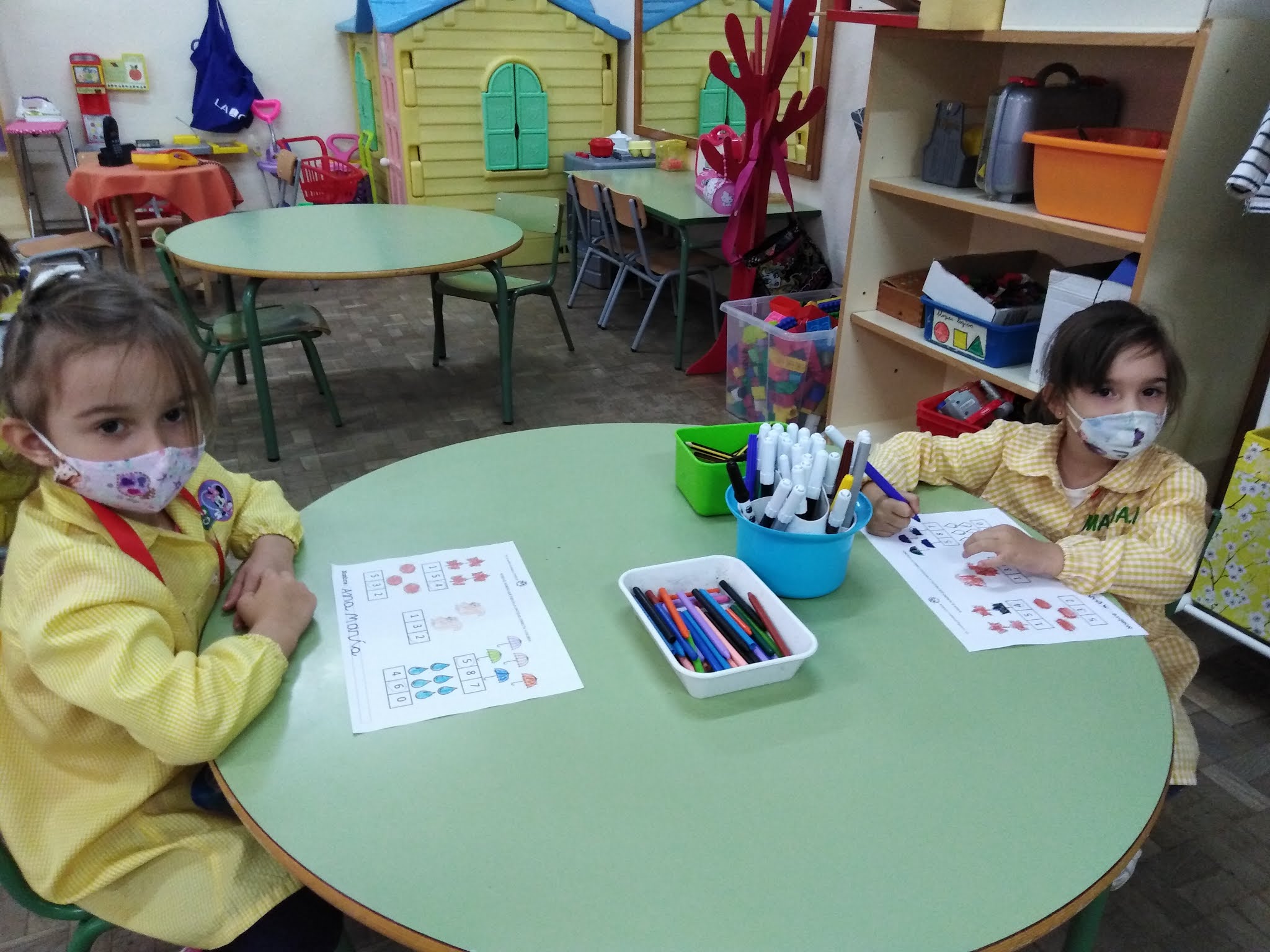 REPASAMOS LAS VOCALES Y LAS FORMAS GEOMÉTRICAS | El aula de Beatriz