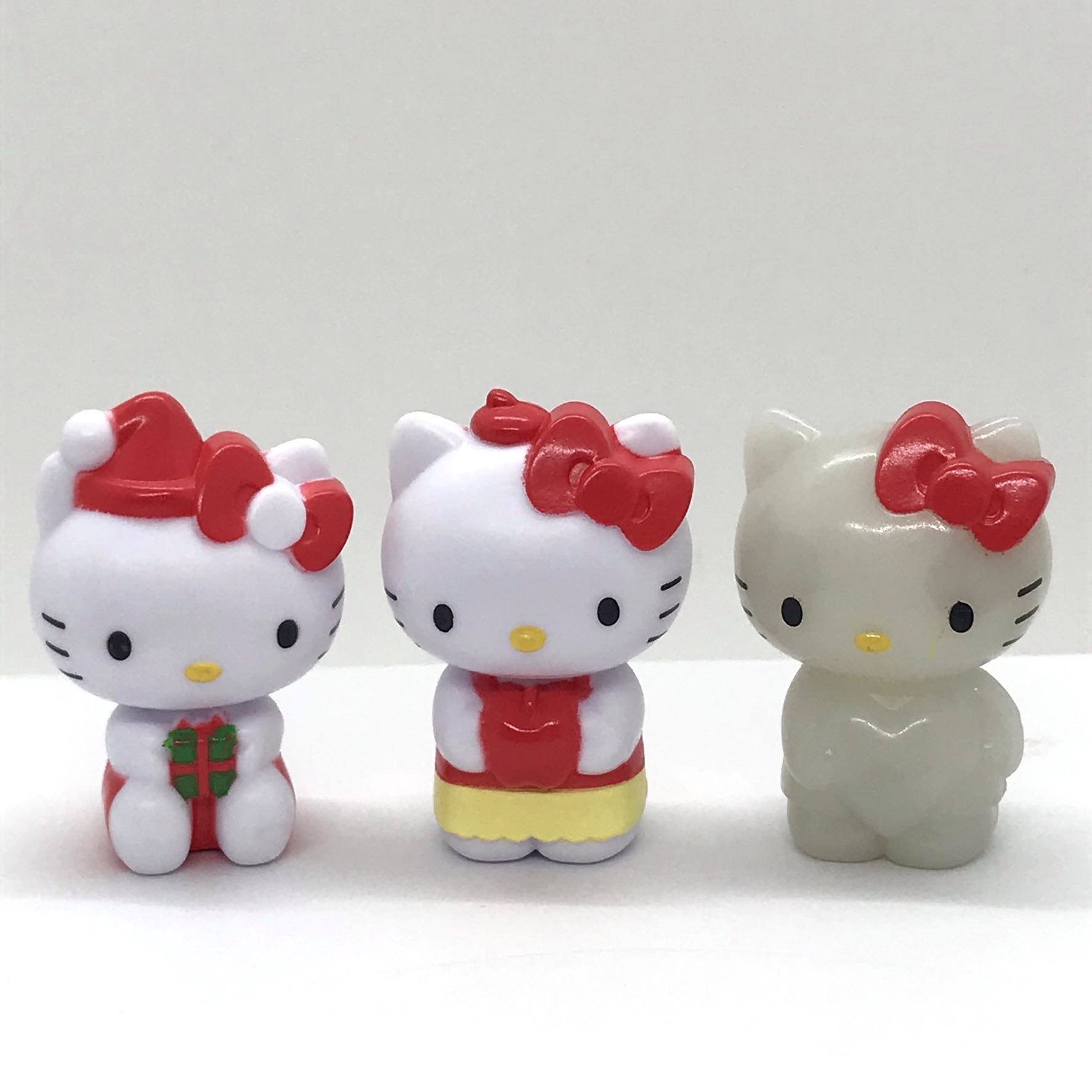 味之素: Zaini HELLO KITTY 三隻朱古力蛋