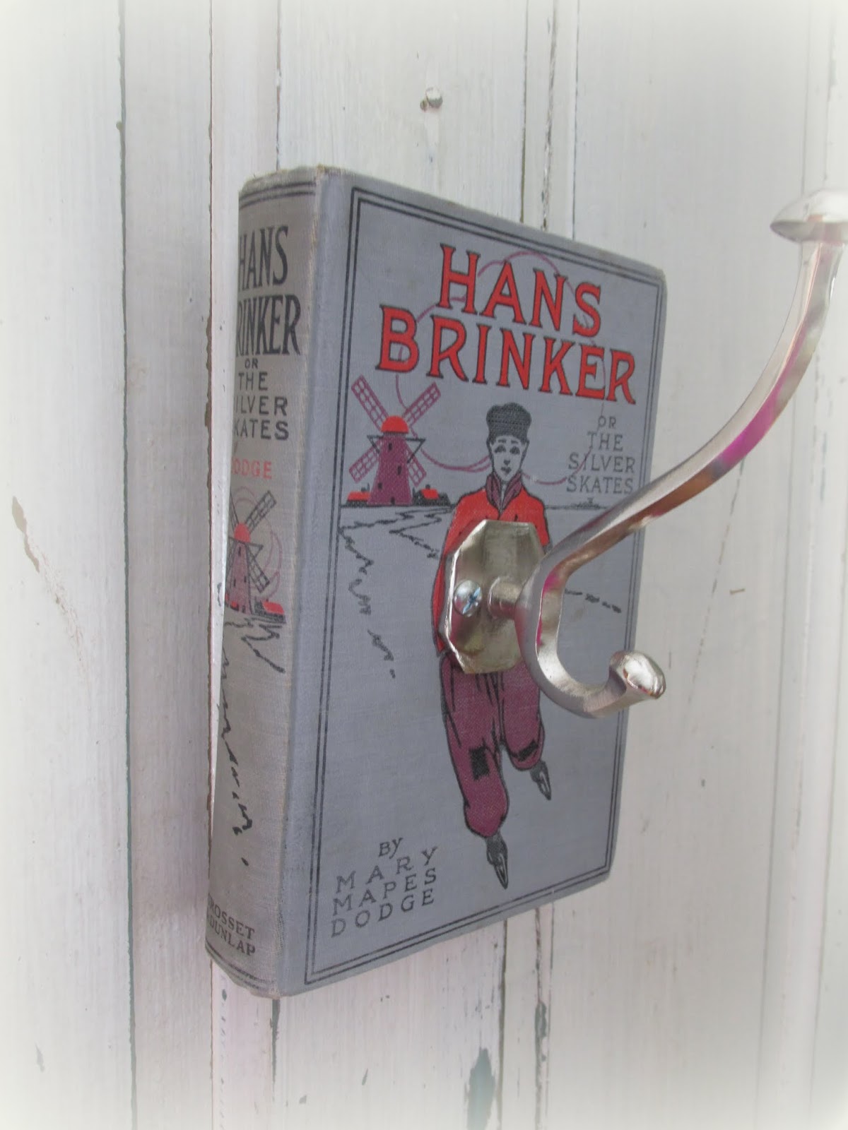 The Darling Touch: Vintage Book Hooks