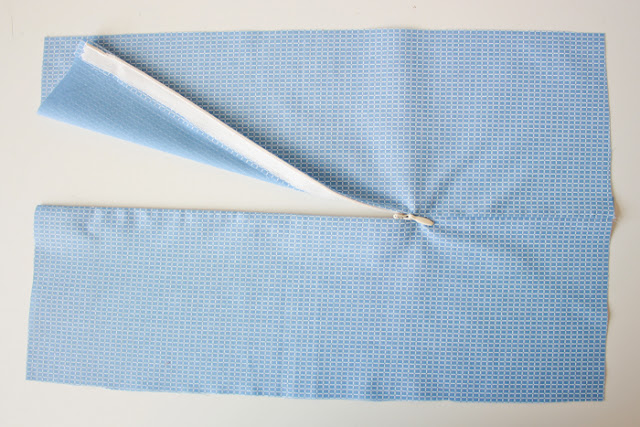 How to Insert an Invisible Zip | Jennifer Lauren Handmade