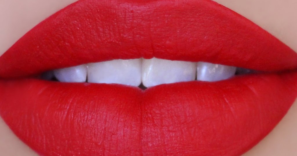 Al mal tiempo, labios rojos