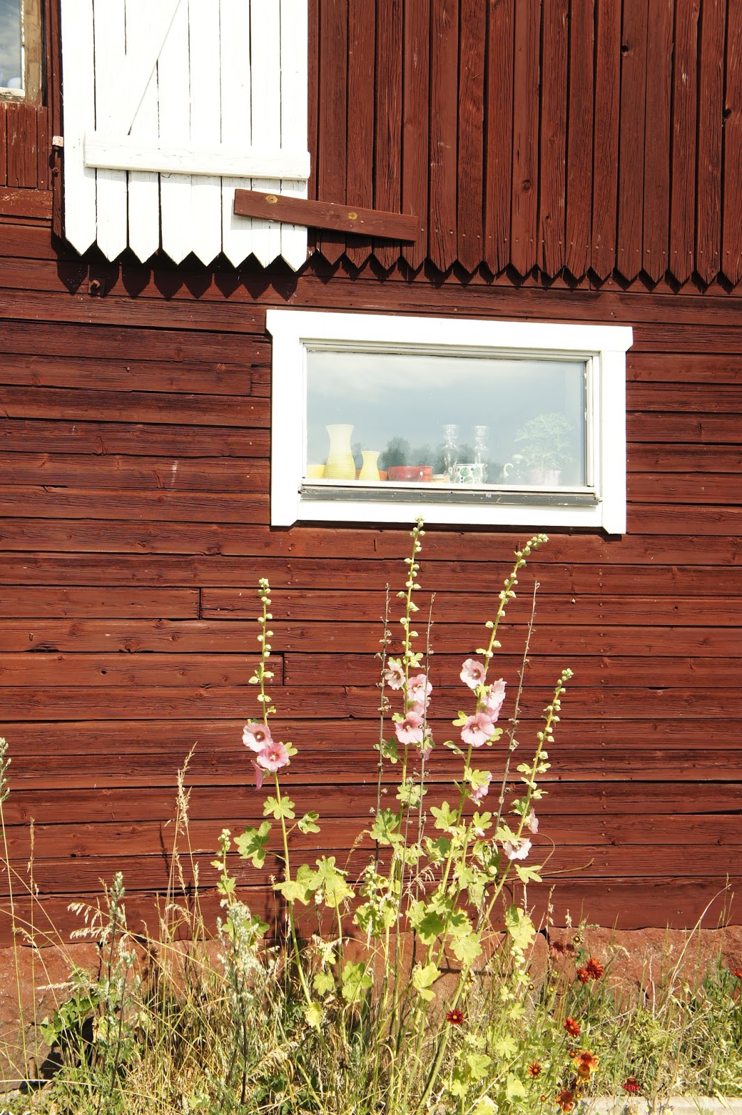 Pieliekamais: Krāmu tirdziņš "Slinkā kalpone"