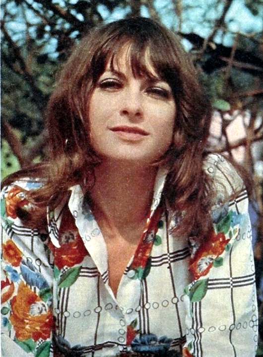 Astros em Revista: BIBI VOGEL A AMIGA DO PEITO