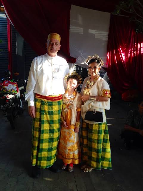 " SANGGAR NUSANTARA DOT COM " | Jakarta: SEWA BAJU ADAT BUGIS ...