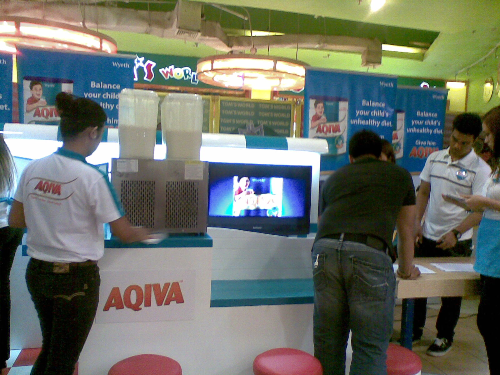 AQIVA Milk Bar serves Healthy Refreshments for your Kids at Toys R' Us