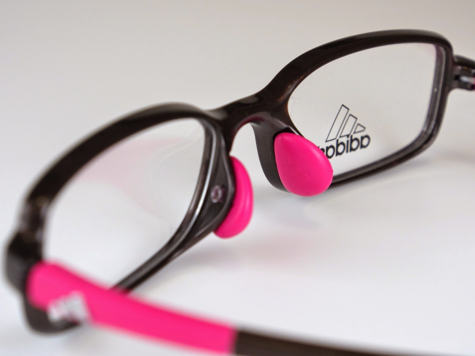 見た目だけじゃない、その機能を こどもメガネ adidas（アディダス）「a008」「a010」入荷 | 愛知県岡崎市で1882年創業の眼鏡 ...