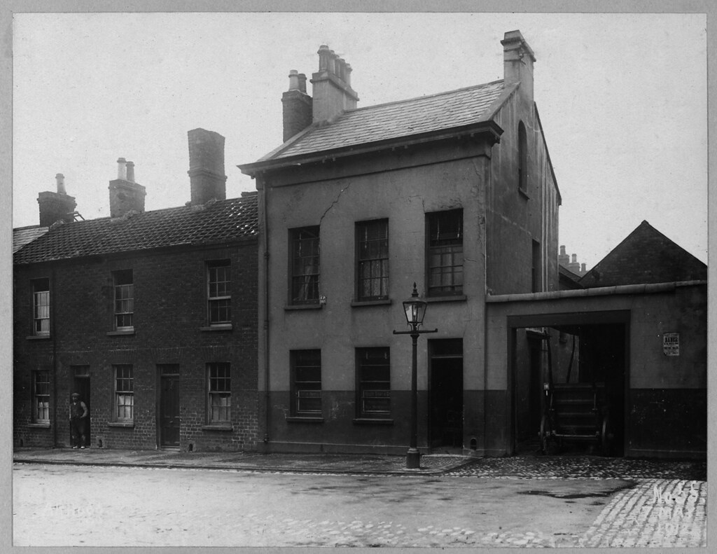 60 Amazing Vintage Photographs Capture Street Life in Belfast in the ...