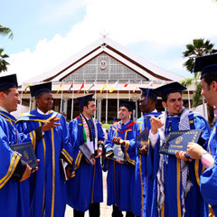 BAHASA ITU INDAH: ISU PENGAJIAN TINGGI : UUM, UIAM dianugerahkan ...