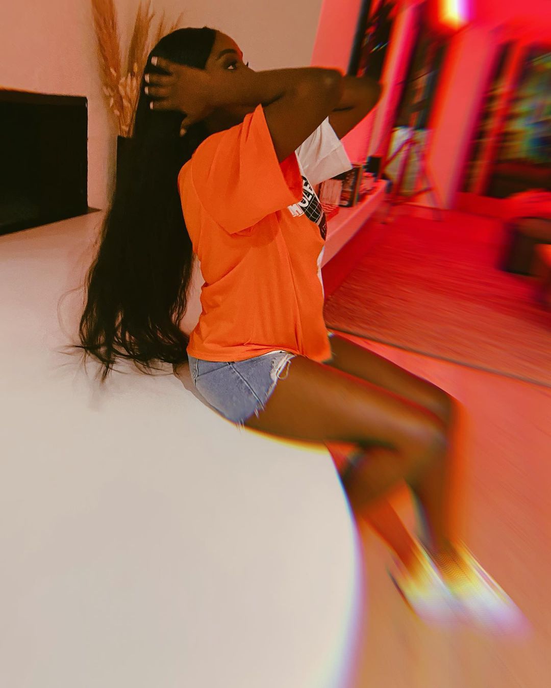 Singer, Simi warms hearts with her images from her family's holiday in ...