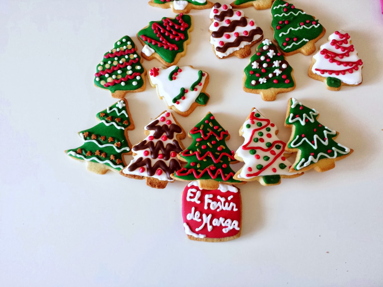 Galletas de Navidad decoradas con glasa textura gel “El festín de Marga”