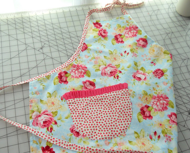 Kathys Cottage: Easy Apron Tutorial