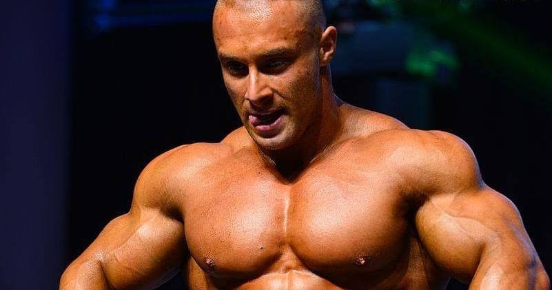 Eastern European bull boys Radoslav Angelov (Bulgaria) and Dan Cristian ...