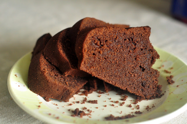 Širšių lizdas: Drėgnas šokoladinis keksas