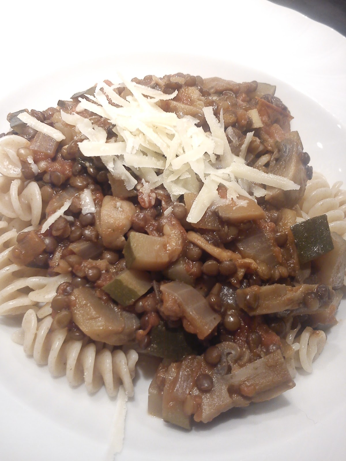 Hver dags Vegetarmad. Grøntsagsmad, Brød og Kager: Linse – tomatsauce ...