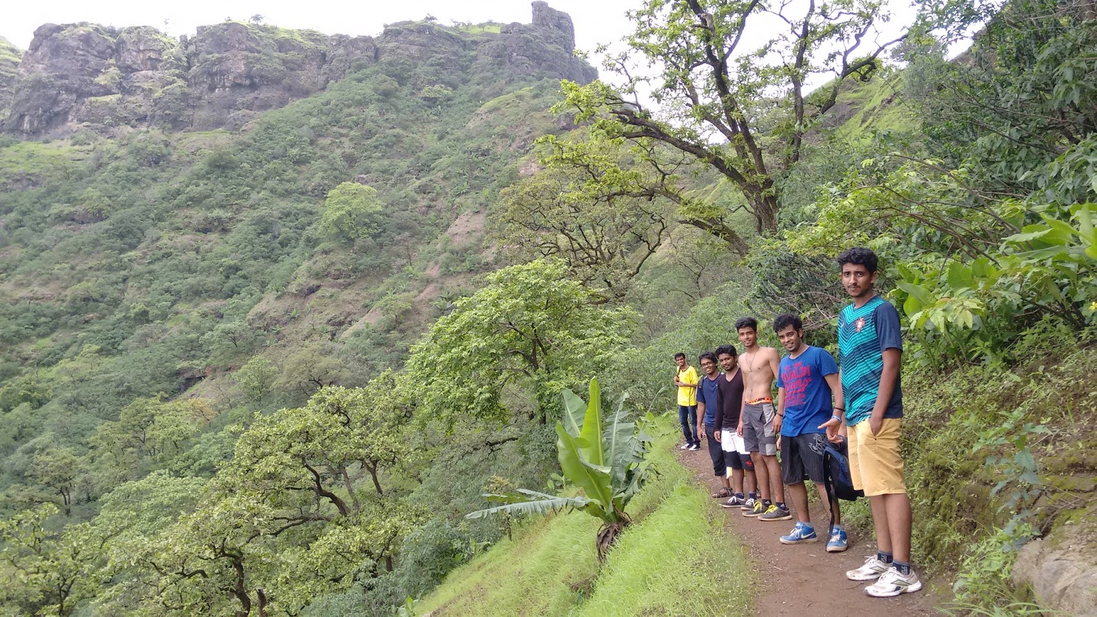 TREK TRAILS: TREK TO MAHULI FORT: The one with the highest altitude in ...
