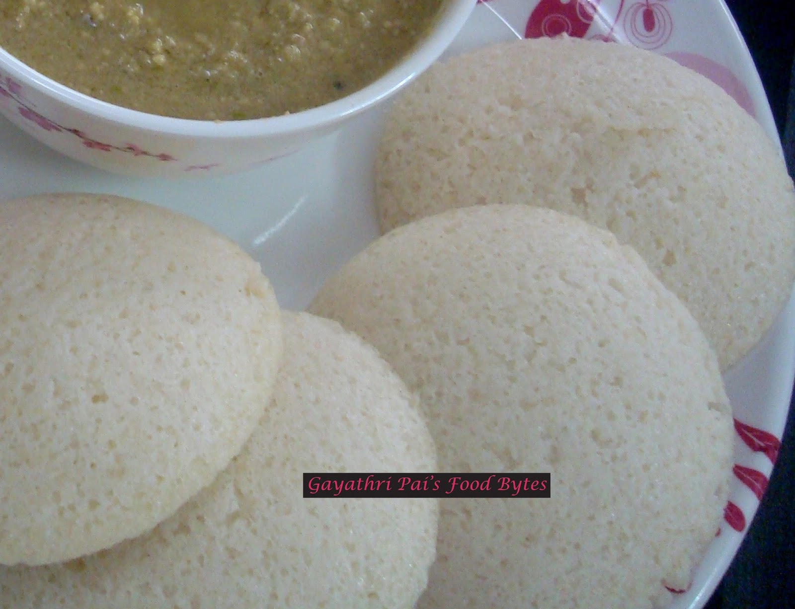 Gayathri Pai's Food Bytes: Urad and Varai Idly.