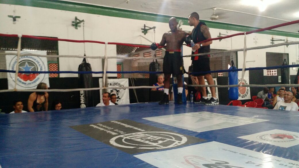 Folha do Iguassú: Cerca de 300 pessoas prestigiaram evento de boxe ...