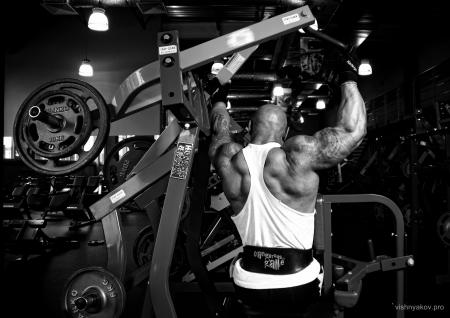 Worldwide Bodybuilders: Russian moustached muscle Sergey Karandashov