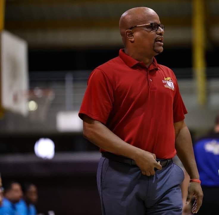 Robert Acosta pacta con high school en Florida