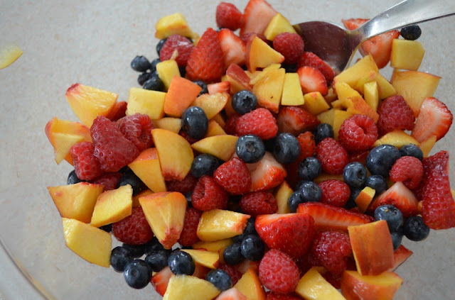 Woman in Real Life: Anything Goes Fruit Crisp