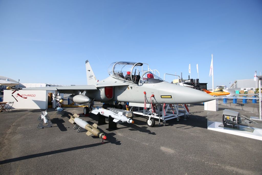 Leonardo debuts M-346FA Fighter Attack in Dubai - Blog Before Flight ...