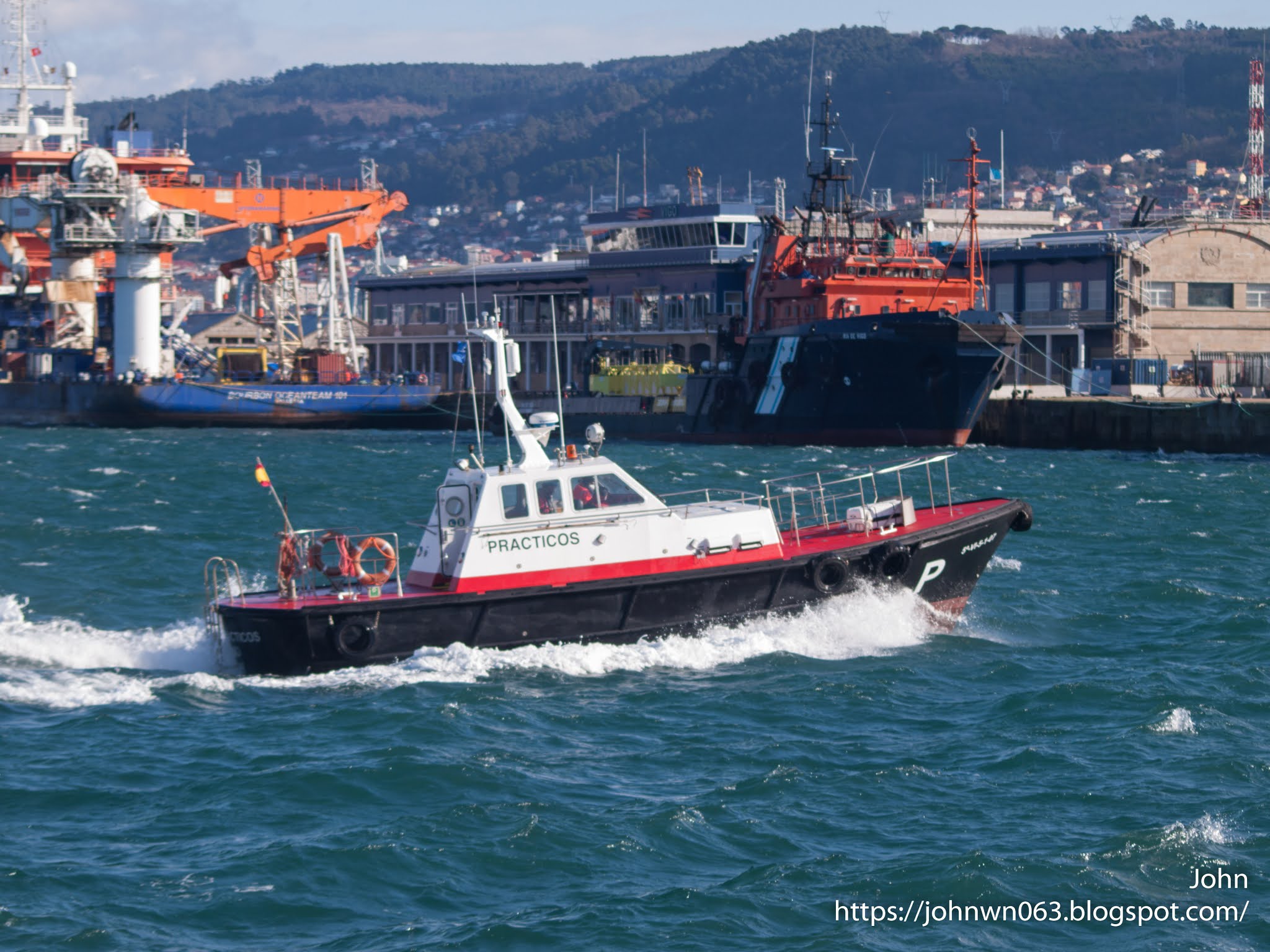 FOTOS DE BARCOS: PRACTICOS